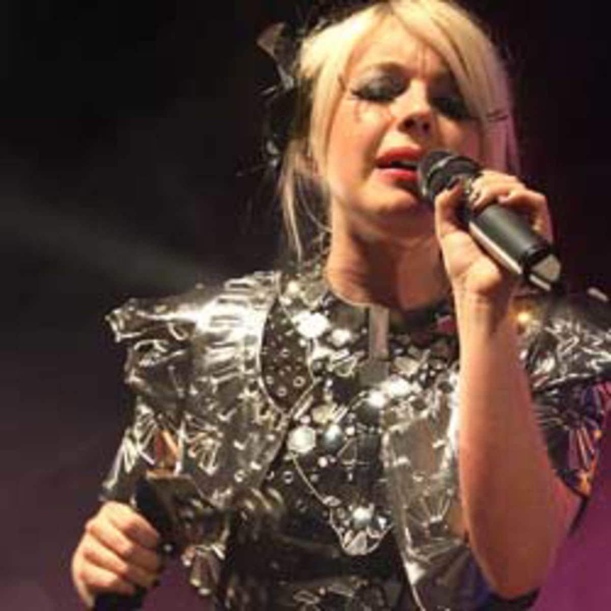 LITTLE BOOTS、UKでのライヴをレポート！