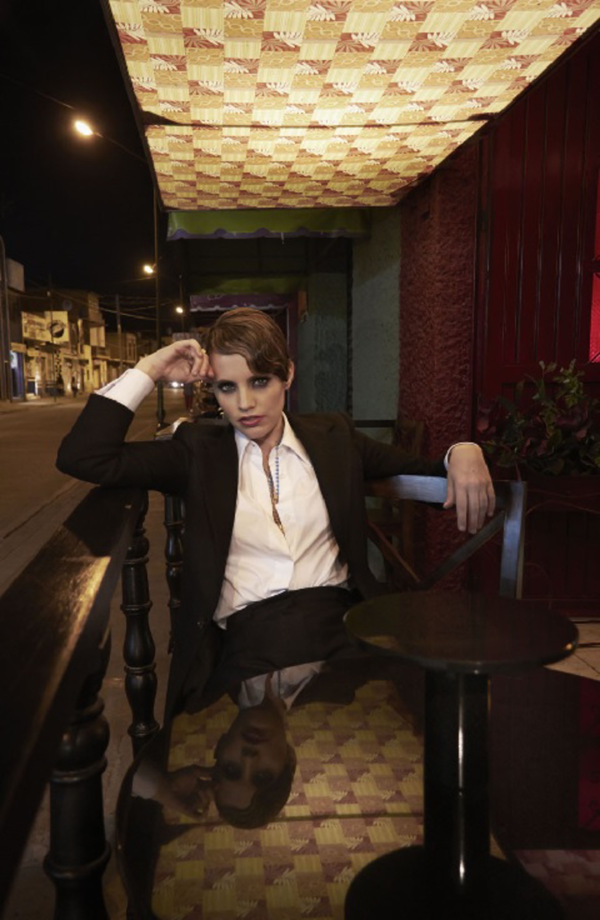 ヨーロッパで高い評価を受ける女性シンガー・ソングライターAnna Calvi、12/31リリースの7インチ・アナログ盤シングルより、Bruce ...