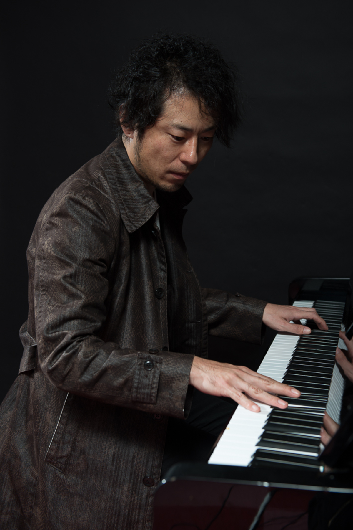 ダイブも起きる前代未聞のピアノ・インスト･バンド ADAM at、来年1/21に1stフル・アルバム『CLOCK TOWER』リリース決定。フ ...