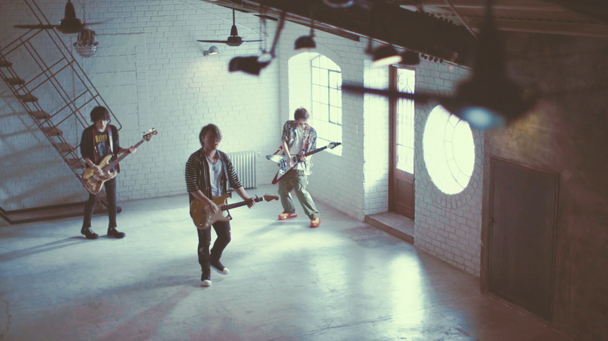 saji（ex-phatmans after school）、10/23リリースのニュー・シングル表題曲「ツバサ」MV公開。注目の若手新人女優 見上 愛を起用