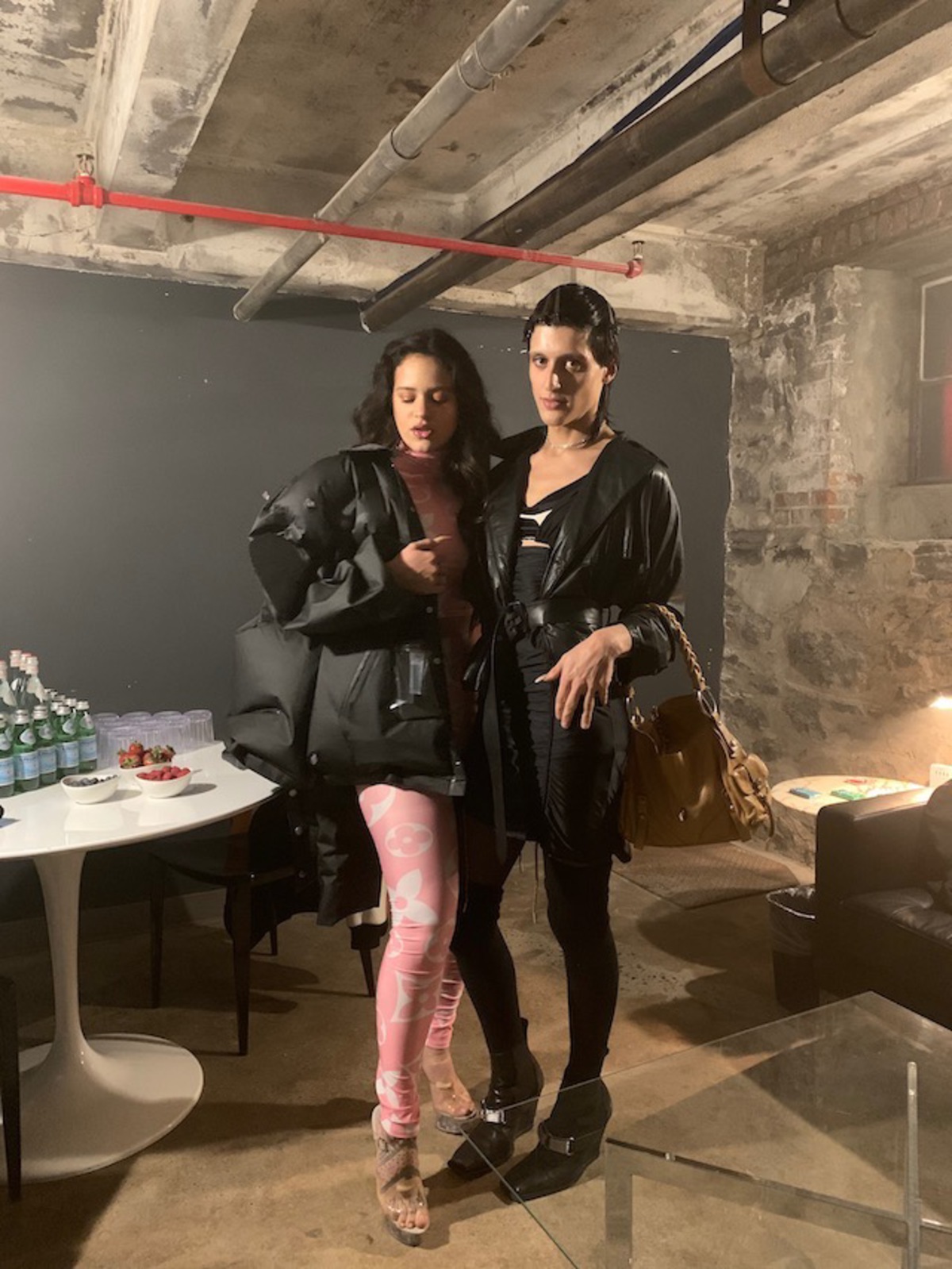 ARCA、7/17リリースのニュー・アルバム『Kick I』よりラテン・ポップの歌姫 ROSALÍAとのコラボ曲「KLK」配信開始