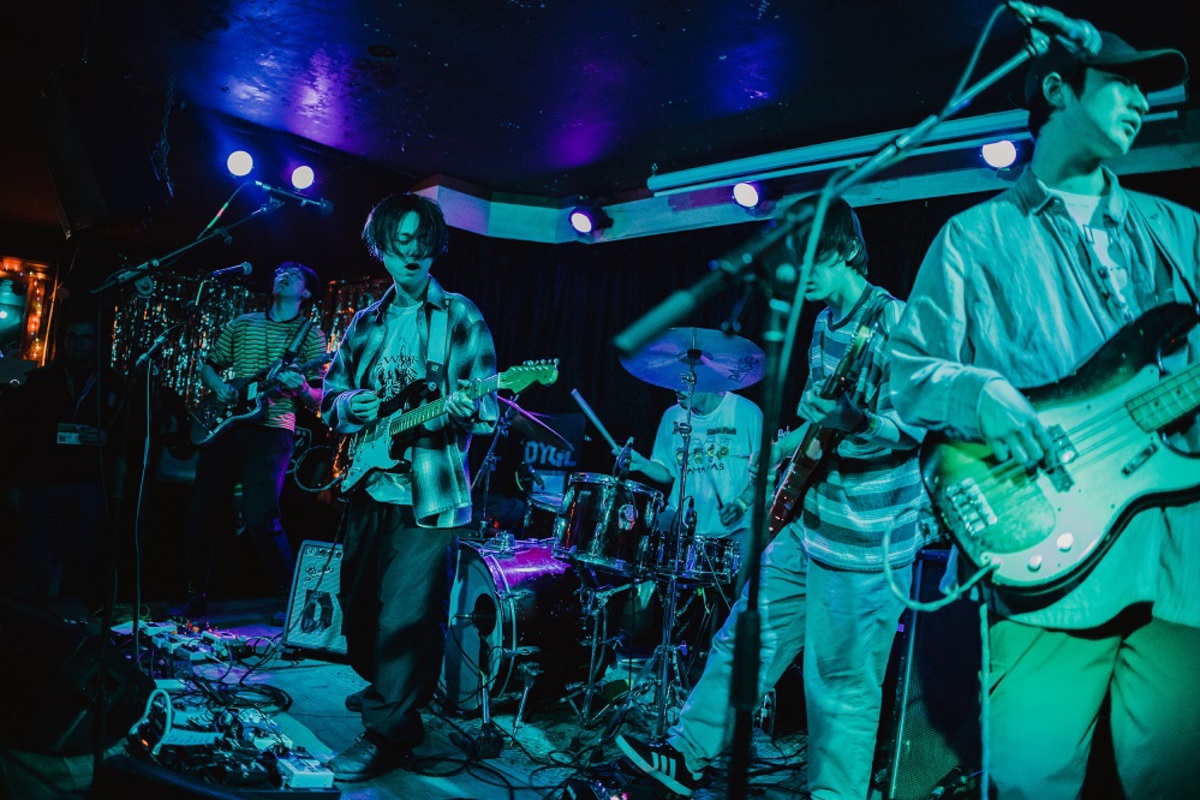 DYGL、USツアー直後に制作した楽曲のデモ音源を東名阪ツアー会場限定リリース。全9都市を巡ったUSツアーの様子も公開