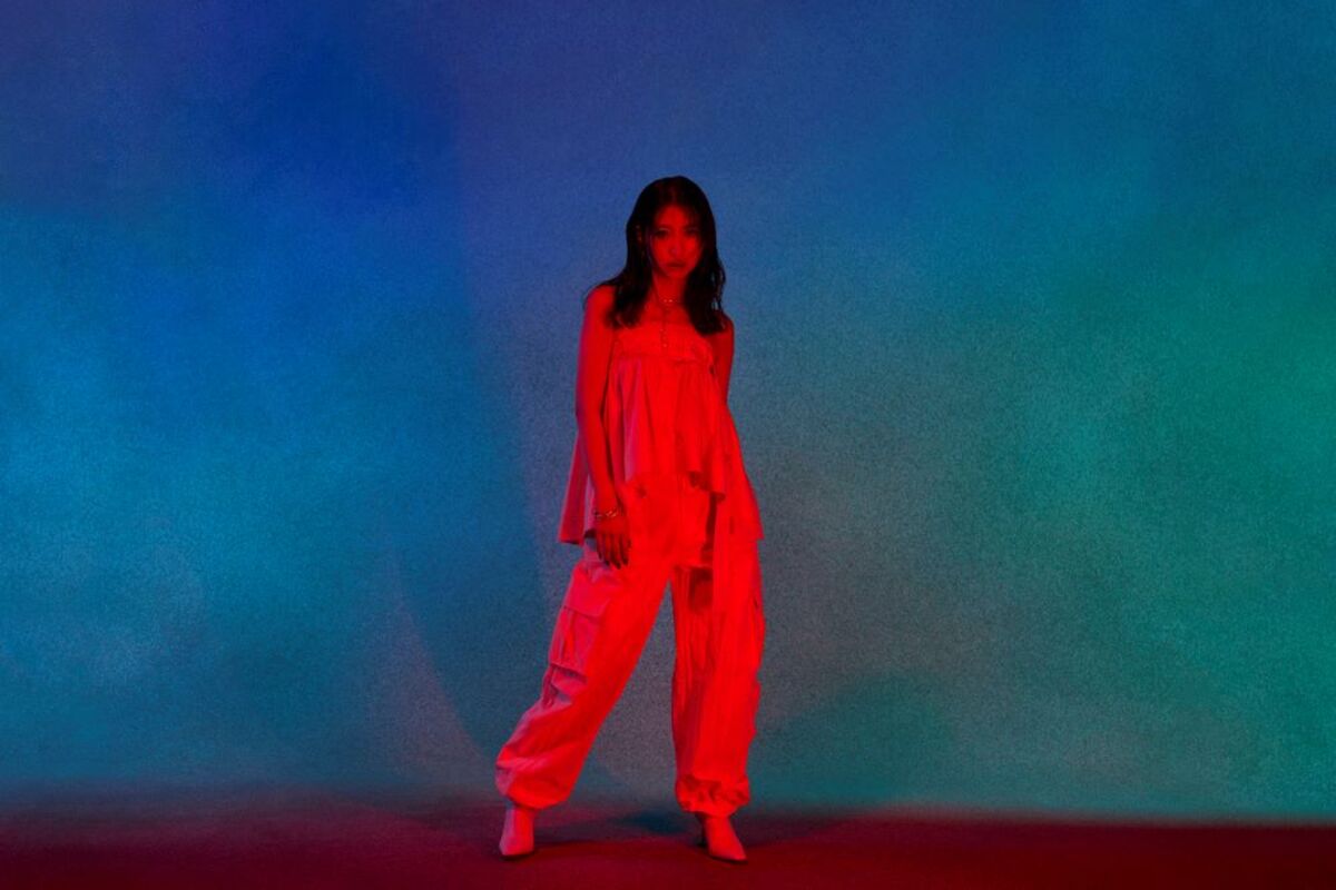 eill、韓国の大人気グループ iKONのSONGと初コラボ。映画"夏へのトンネル、さよならの出口"主題歌「フィナーレ。」のカバー・チャレンジ ...